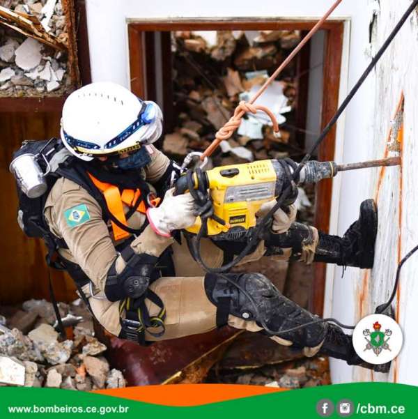 Bombeira cearense conclui curso avançado de busca e resgate em ...