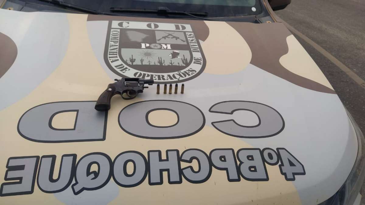 Pmce Captura Suspeito Com Arma De Fogo E Munições Em Aiuaba