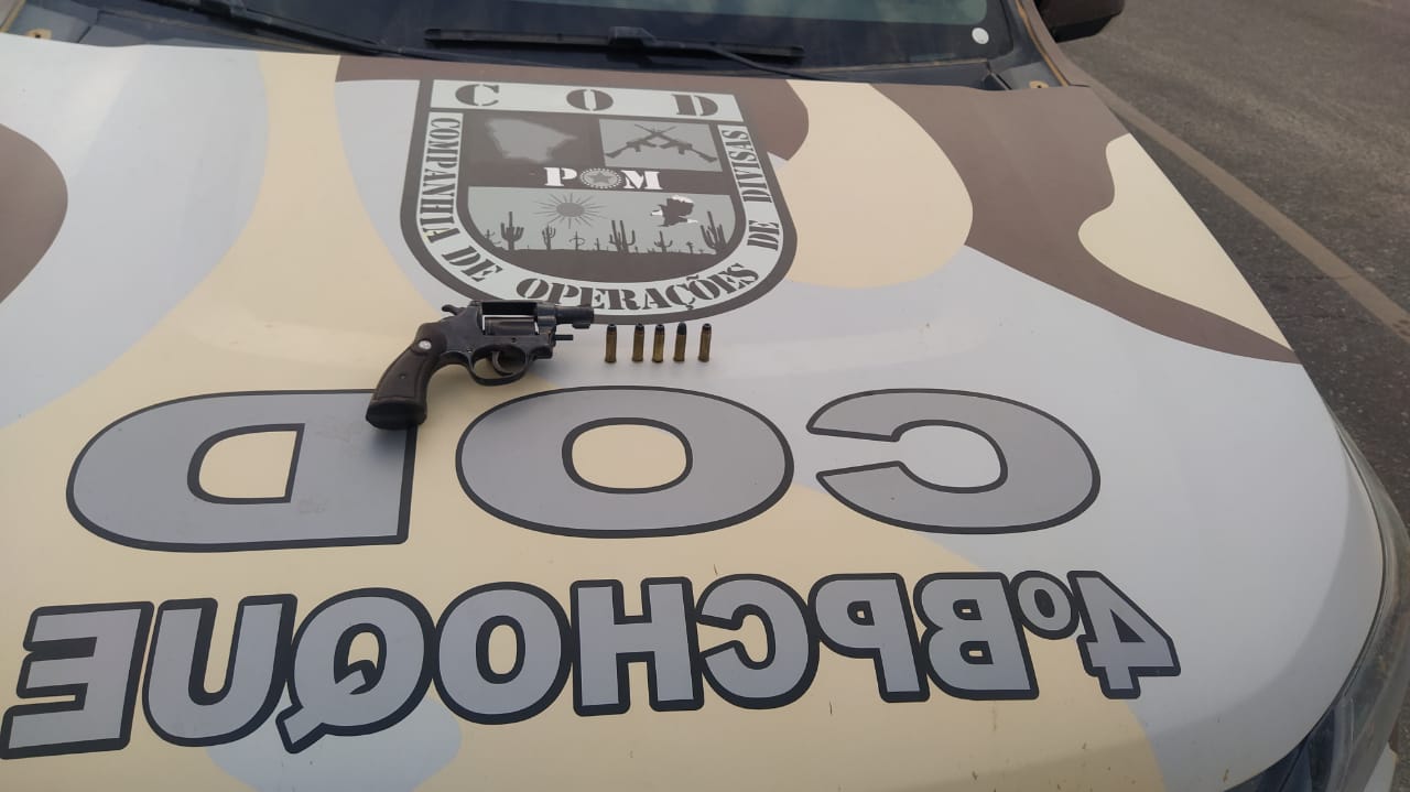 Pmce Captura Suspeito Com Arma De Fogo E Munições Em Aiuaba