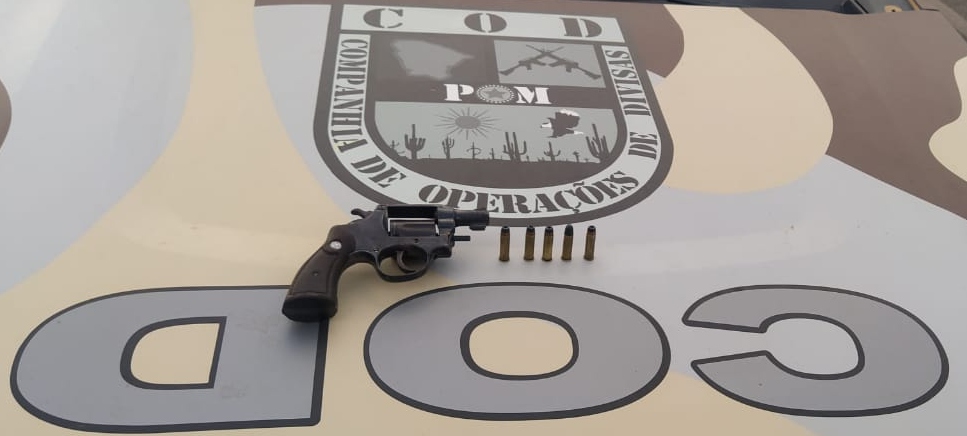 Pmce Captura Suspeito Com Arma De Fogo E Munições Em Aiuaba
