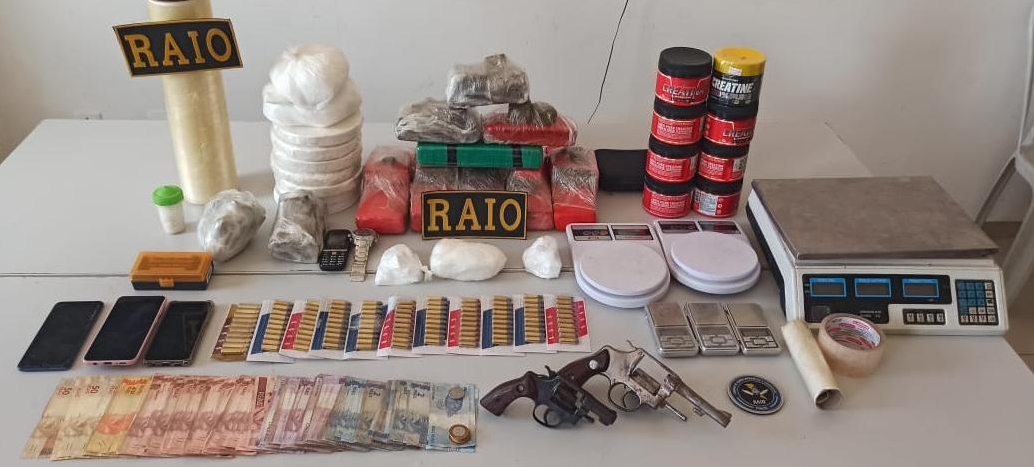 Pmce Apreende Duas Armas Mais De 100 Munições E Quase 14 Kg De Drogas