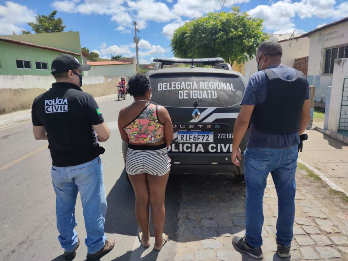 Mulher Suspeita De Participação Na Morte De Padrasto é Presa Pela
