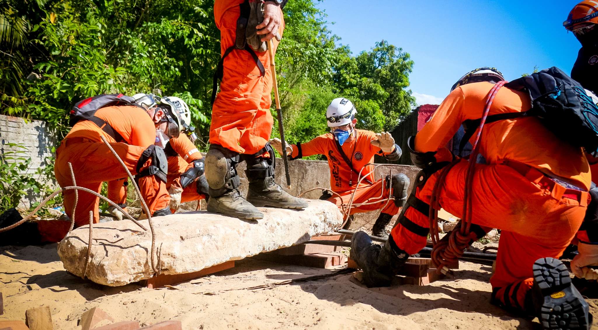 Bombeiros militares participam de instruções práticas de Busca e ...