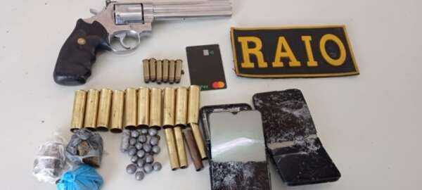 Homem Investigado Por Tráfico De Drogas é Preso Pela Pmce Com Armas E
