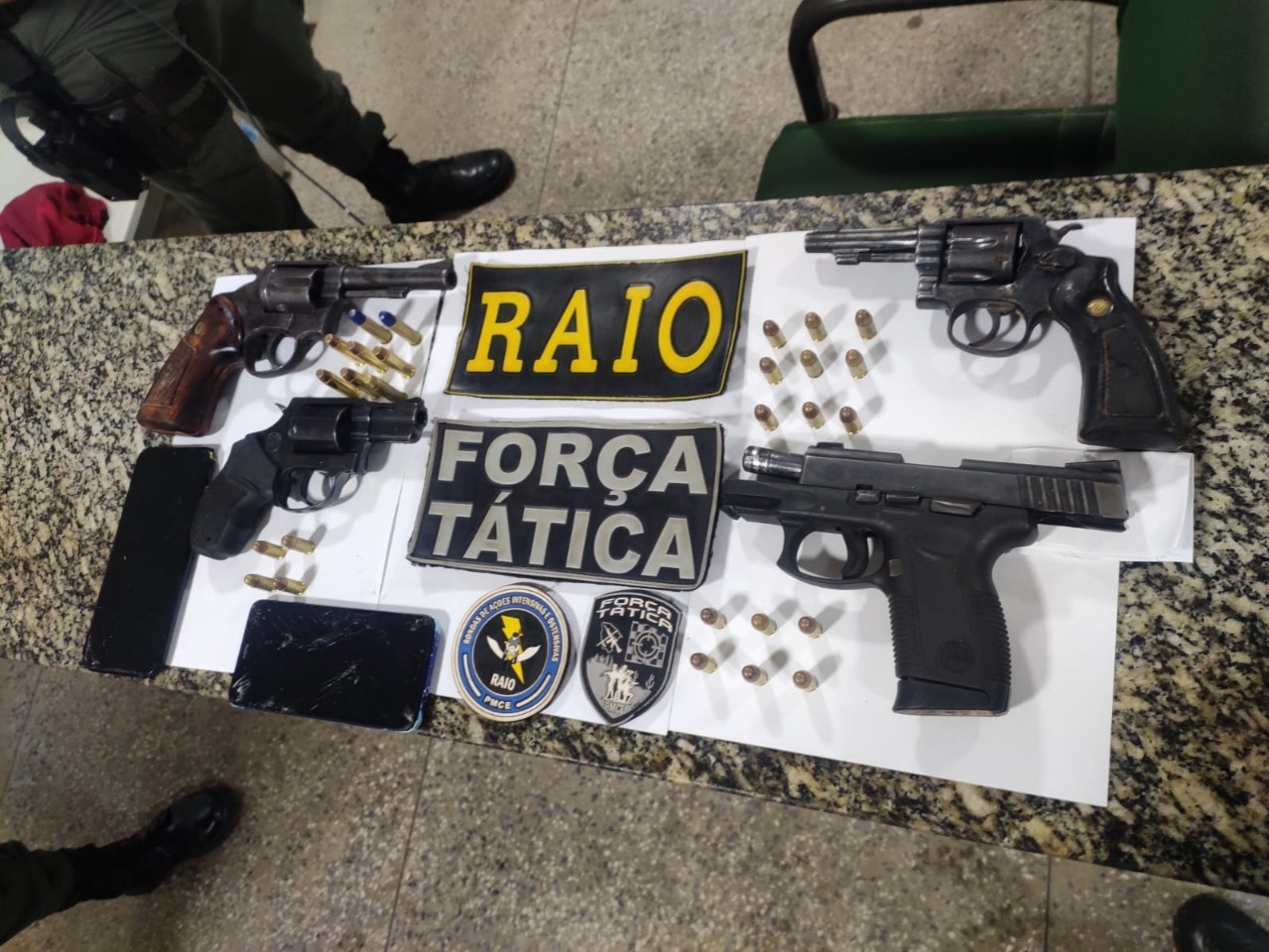 Cpraio Da Pmce Captura Três Pessoas E Apreende Quatro Armas De Fogo Em