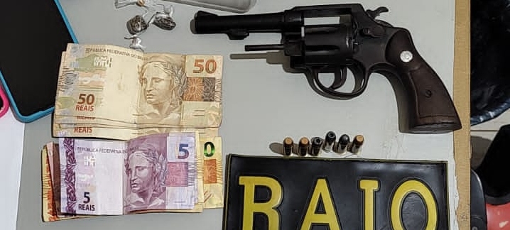 Casal é Preso Em Flagrante Pela Pmce Com Arma De Fogo E Drogas Em