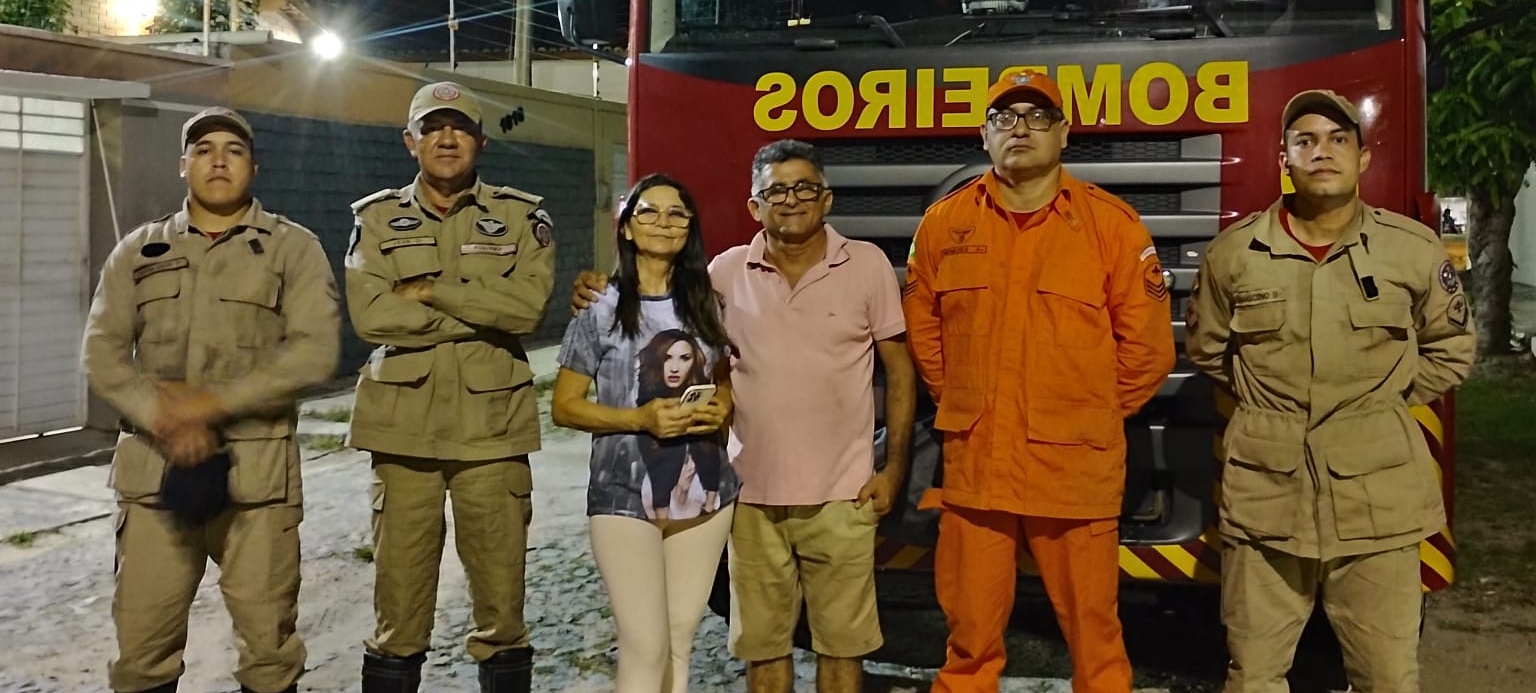 Corpo de Bombeiros resgata cassaco em telhado de residência em Quixadá ...